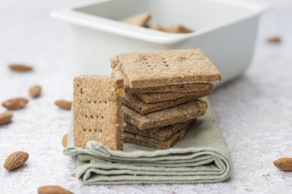 Crackers alle Mandorle e Grano Saraceno | The green pantry