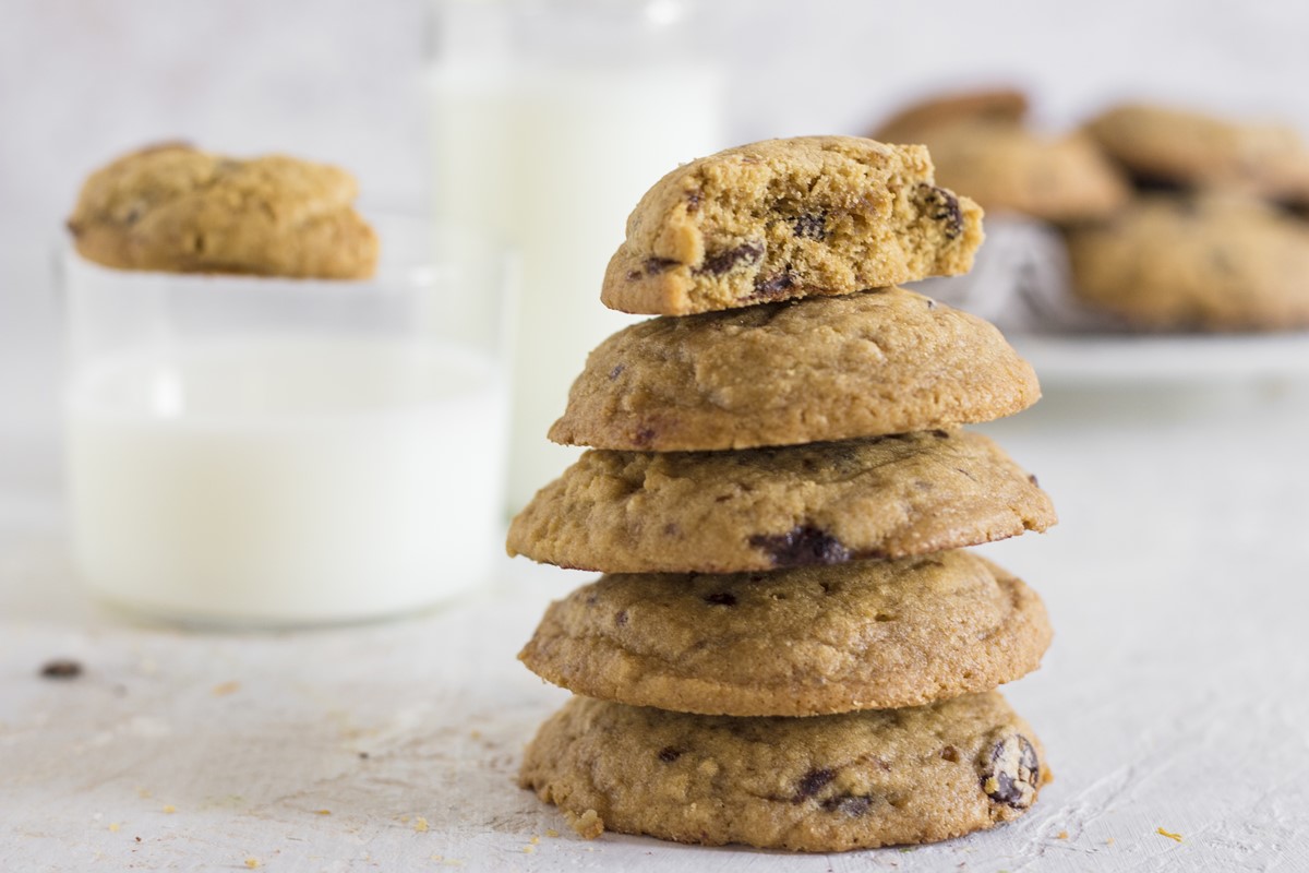 Chewy Chocolate Chip Cookies | The green pantry